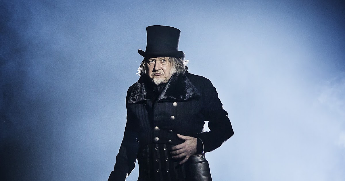 Jonathan Baz Reviews...: Scrooge The Musical - Review
