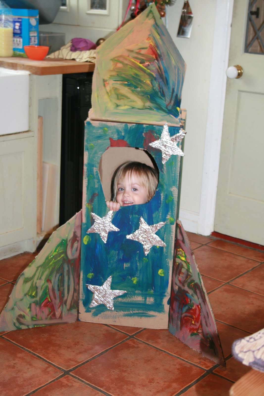 The good life mum: Cardboard box rocket