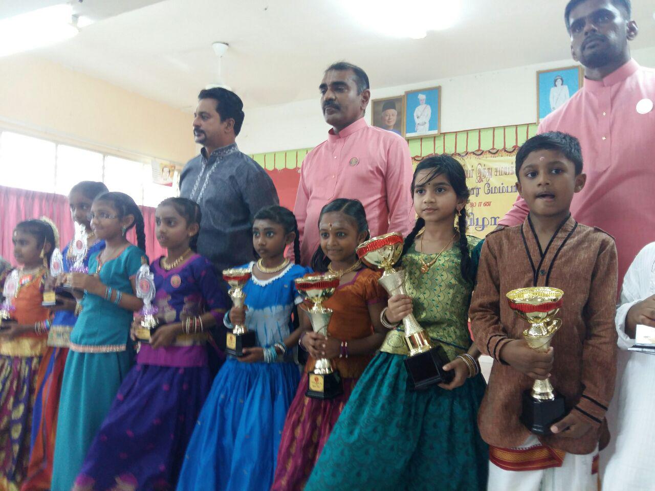 தேசிய வகை துன் சம்பந்தன் தமிழ்ப்பள்ளி: PERTANDINGAN MUTHAMIL VIZHA ...