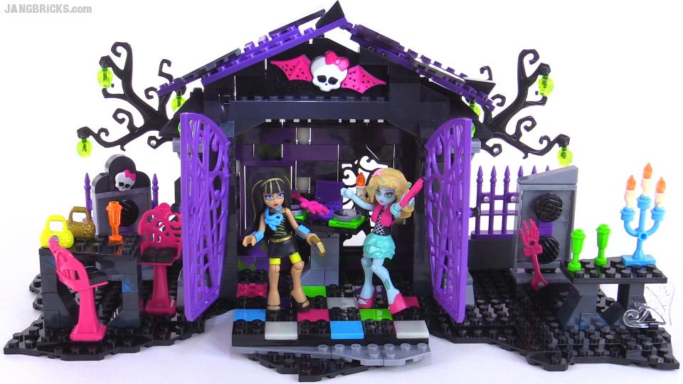 Mega Bloks Monster High Graveyard Garden Party set review!