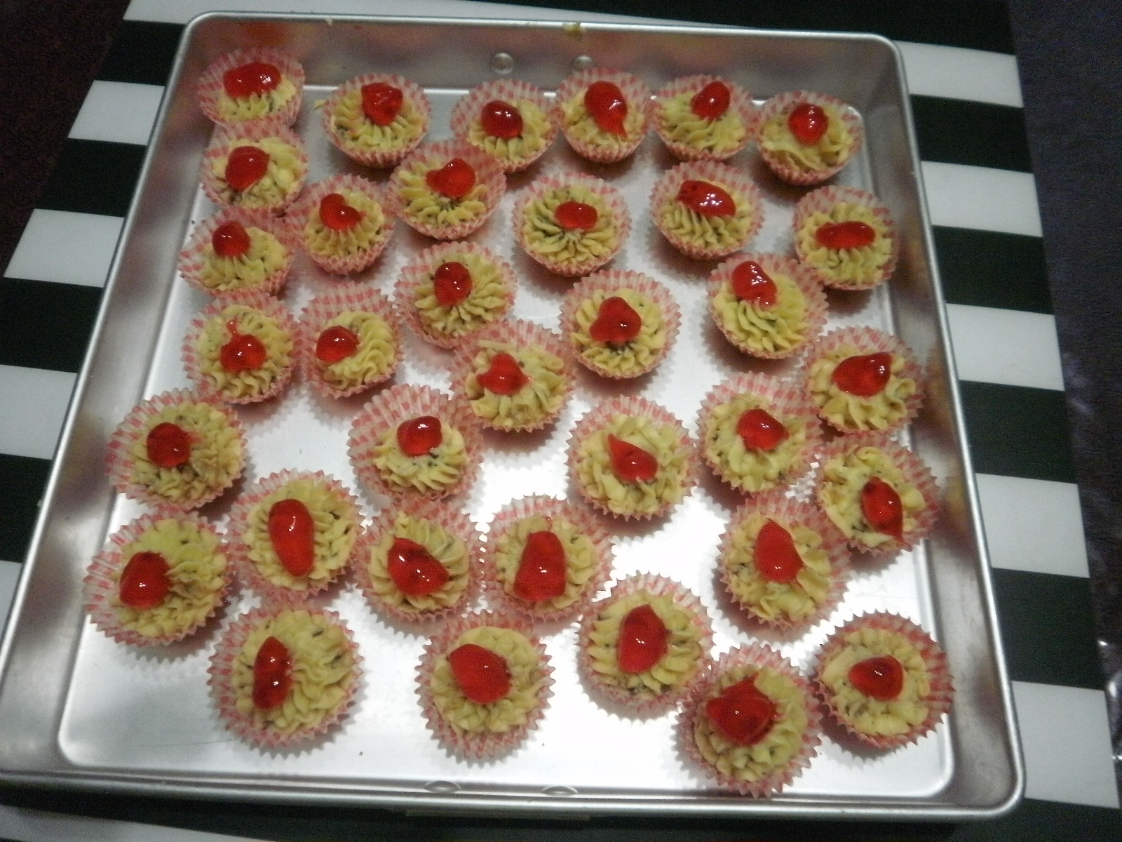 Zara ♥ Baking: SWISS TART