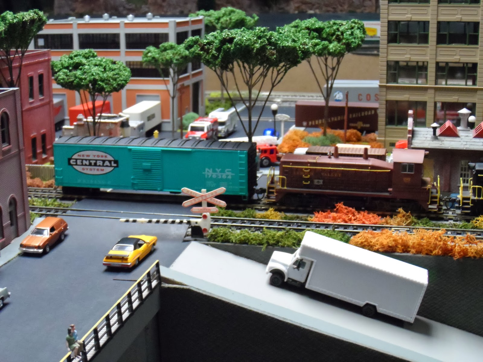 New York Central Train Layout: New York Central SW8s, Lehigh Valley SW9 ...