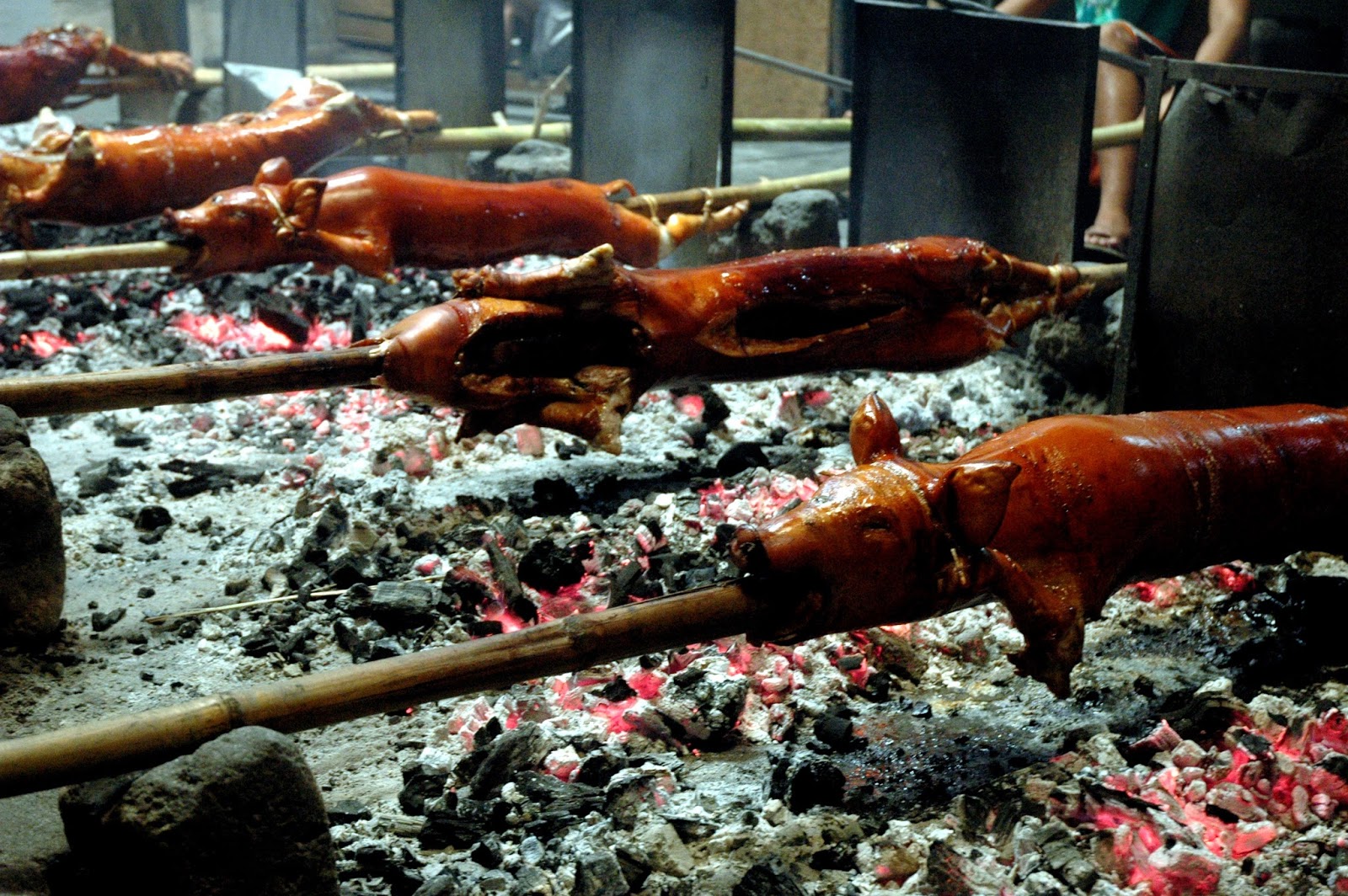 DUDE FOR FOOD: Just Another Day at Leonardo's Lechon