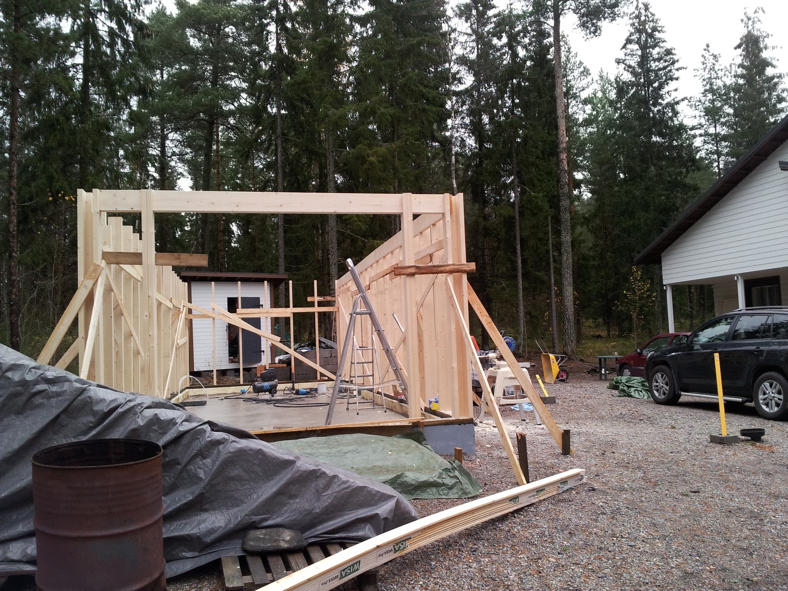 Aurinkorinne: Autotallin runko osa1