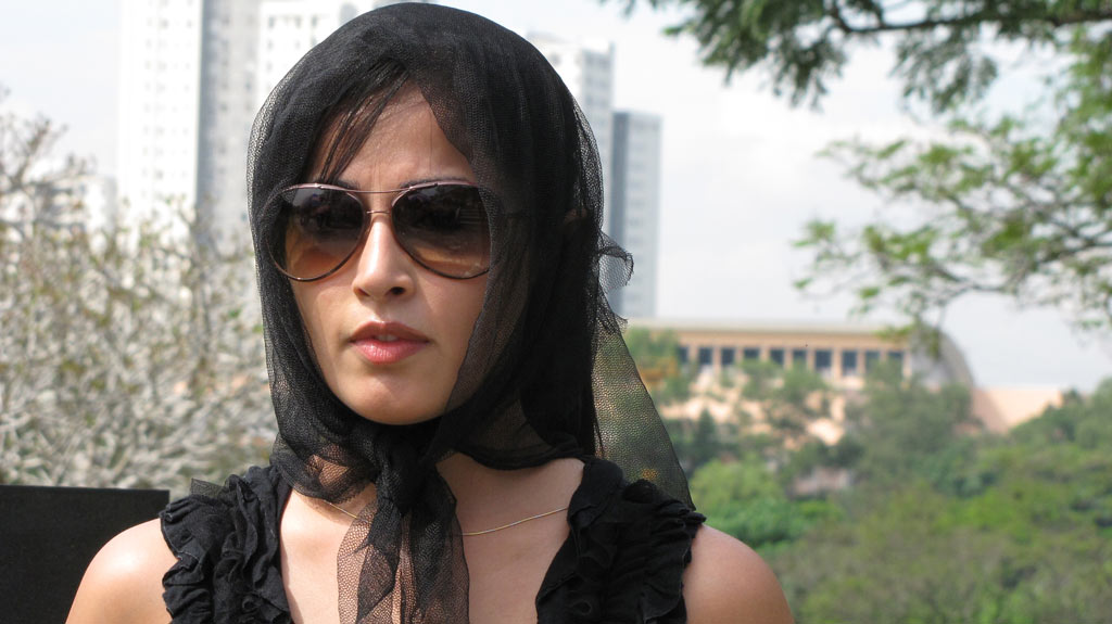 Chikki Mukki Movie Images Stills - Hot PHOTOSHOOT Bollywood, Hollywood ...