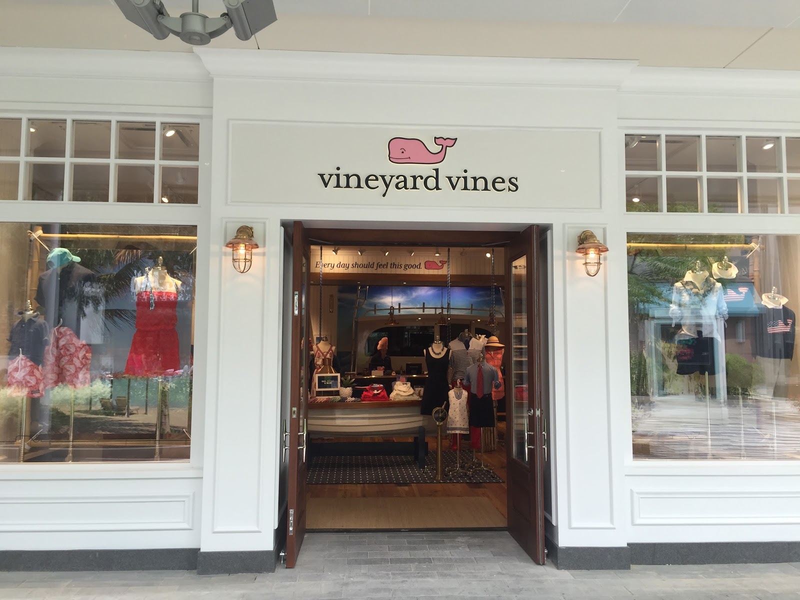 Vineyard Vines Opening Oakbrook, IL | Anchors and Pearls