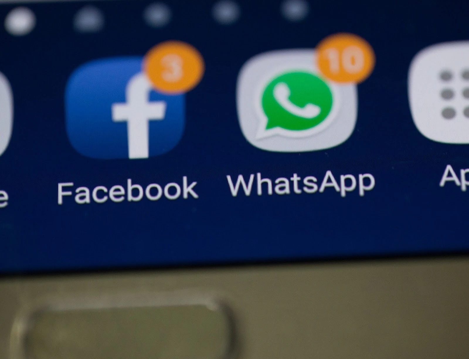 First Look of WhatsApp’s “Share To Facebook” Feature Is Out