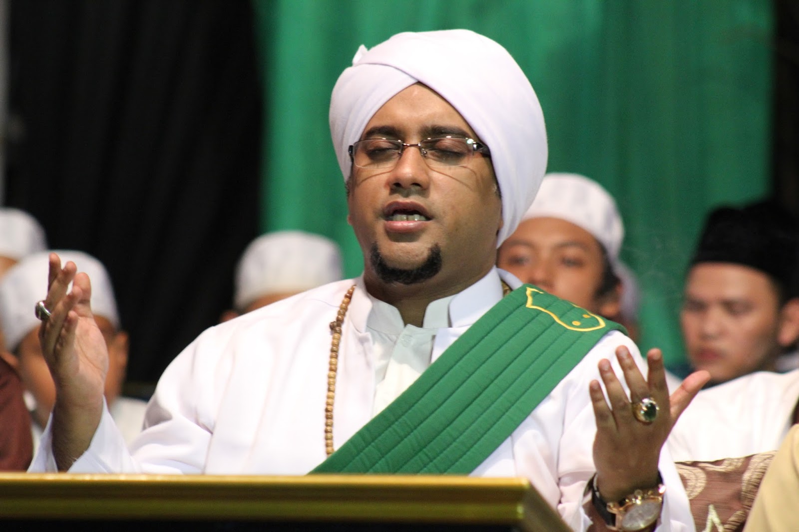 Kumpulan Foto Habib Hasan bin Ja'far Assegaf Terbaru Lengkap - FiqihMuslim.com