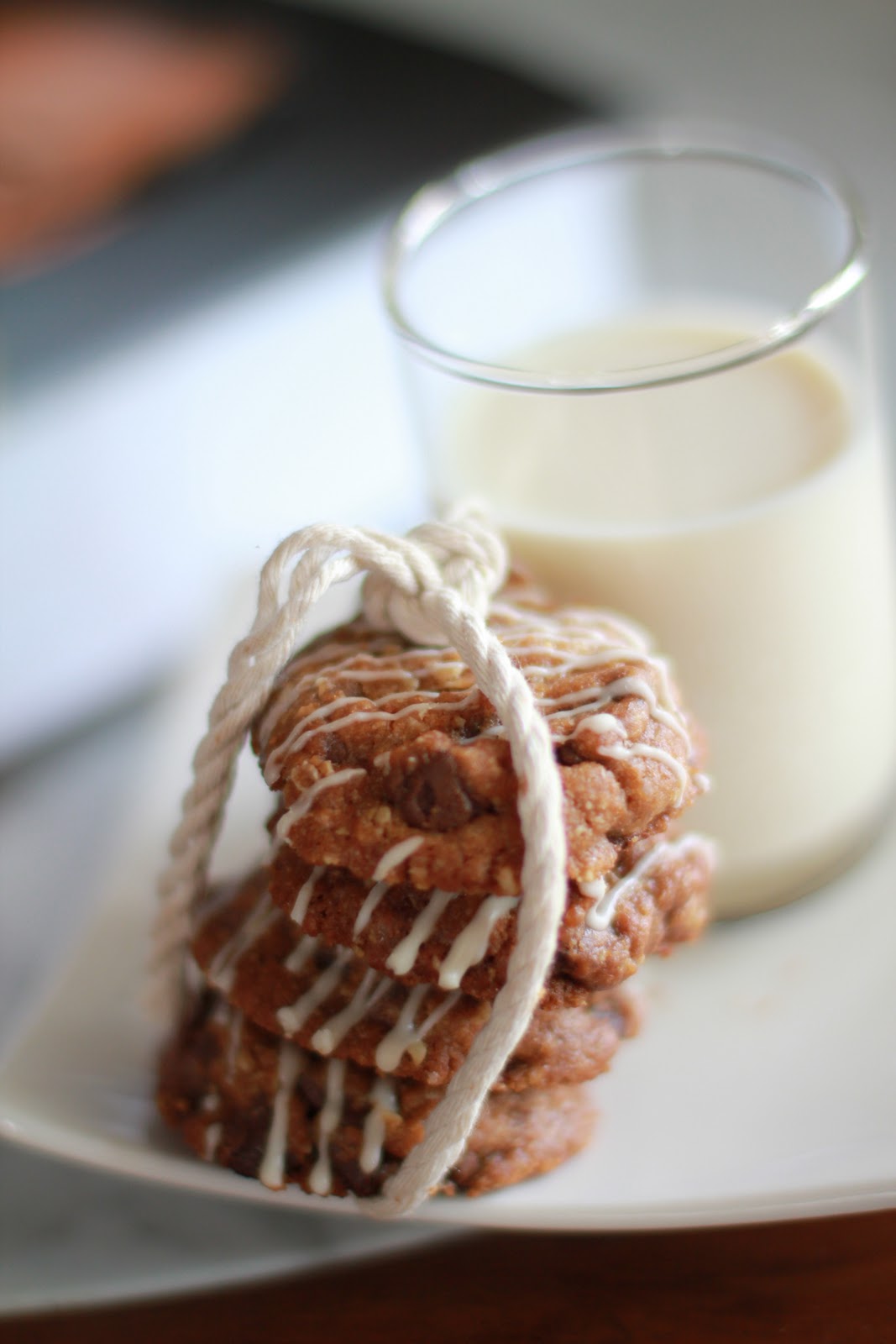 CHOCOLATE CHUNK COOKIES - masam manis