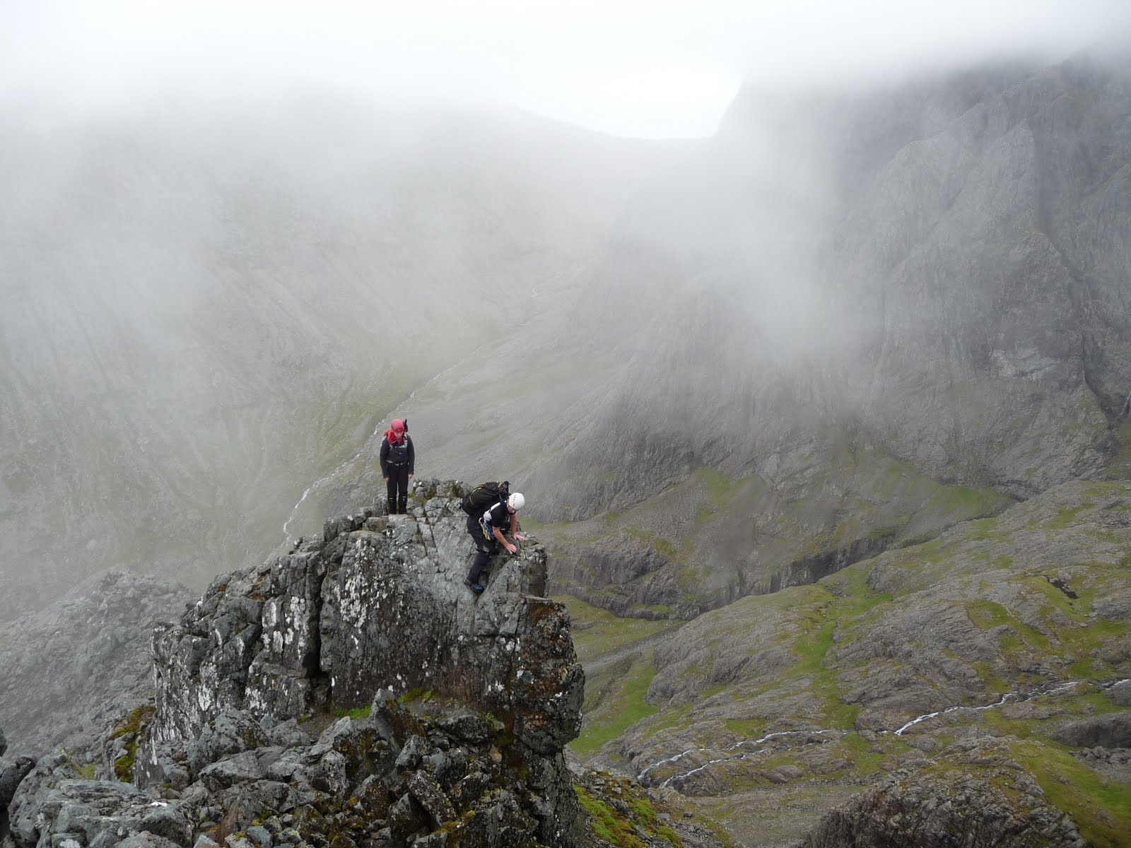 TARMACHAN MOUNTAINEERING: LEDGE ROUTE AND CMD ARETE, BEN NEVIS