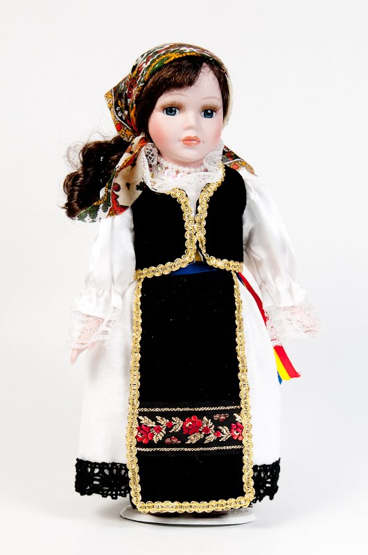 Artizanat Souvenir Cadouri: Papusi din portelan in port popular ...