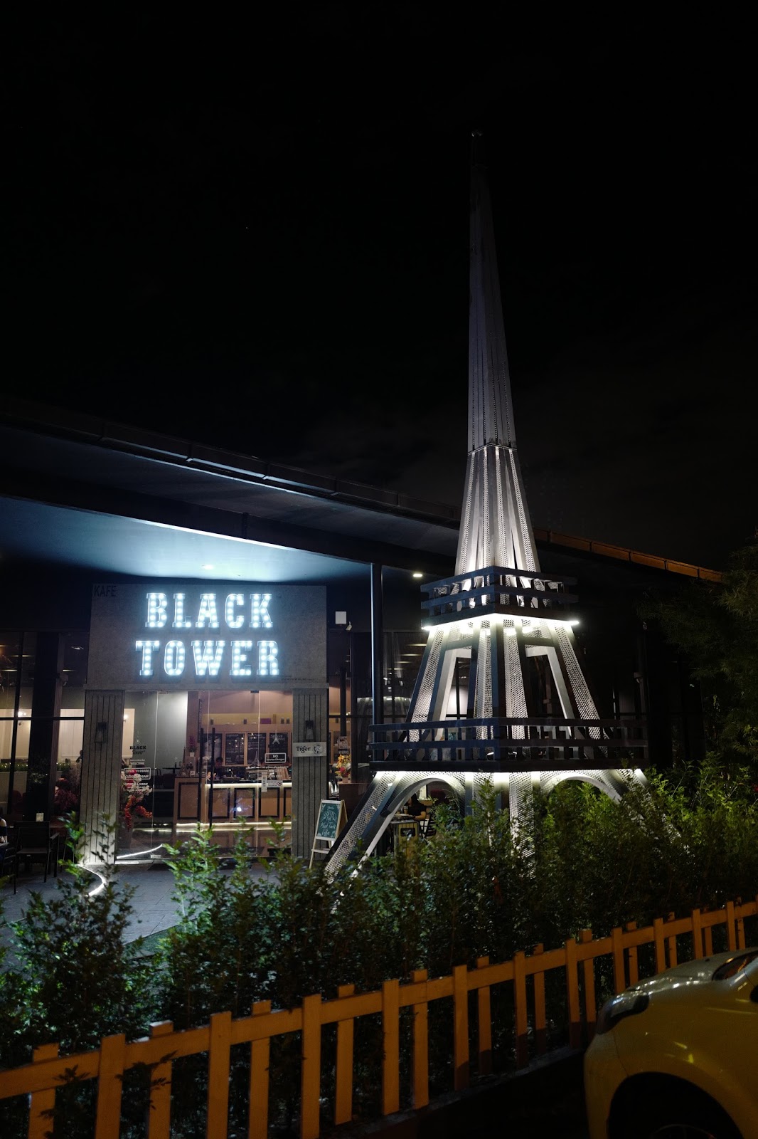 JE TunNel: Black Tower Cafe @ C180 Cheras~ The Eiffel Tower in Malaysia!