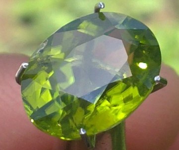 Batumulia Ruby | Safir | Zamrud | Akik: Peridot si Batu Cantik berwarna ...