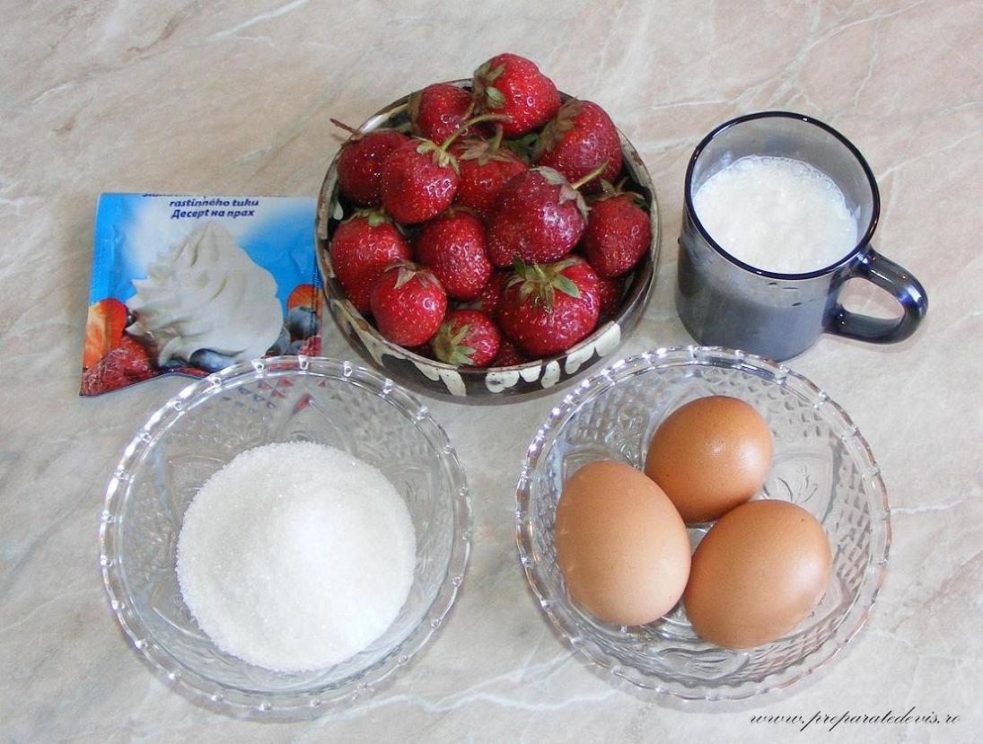 Inghetata de capsuni de casa | Preparatedevis.ro