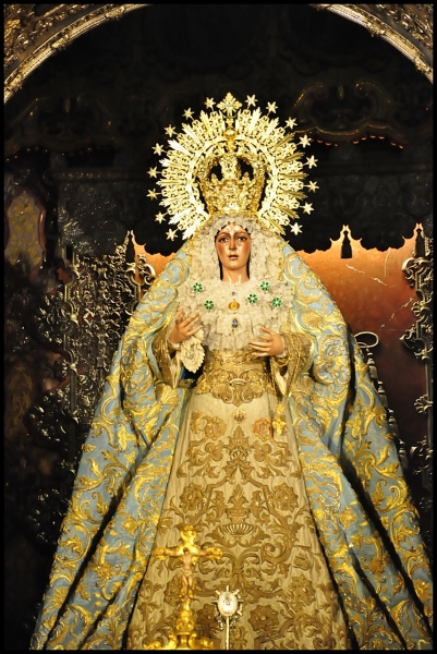 LA MACARENA CON MANTO AZUL "PURÍSIMA" : PASIÓN EN LA DISTANCIA