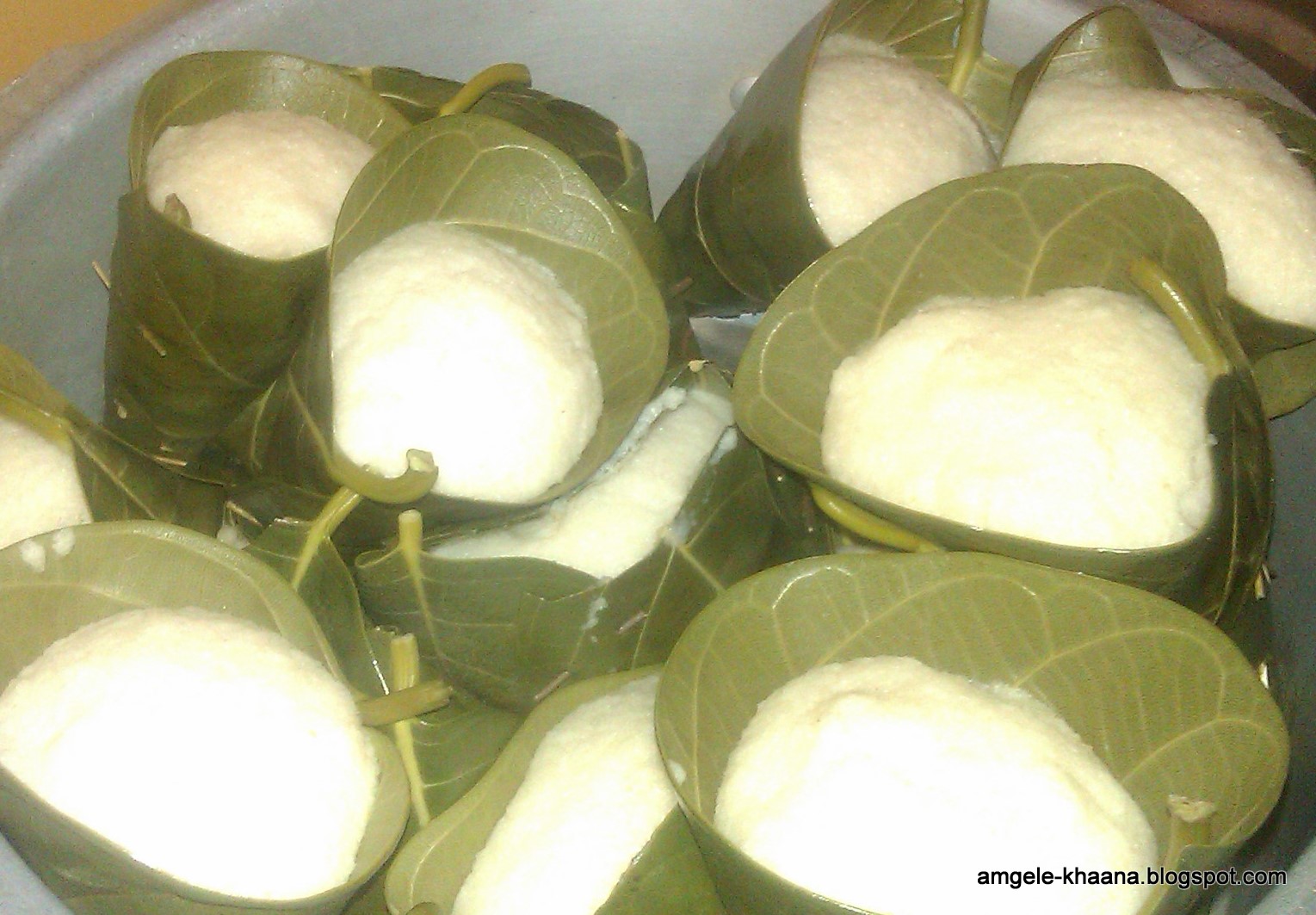 Amgele-Khaana: Khotto / Hittu