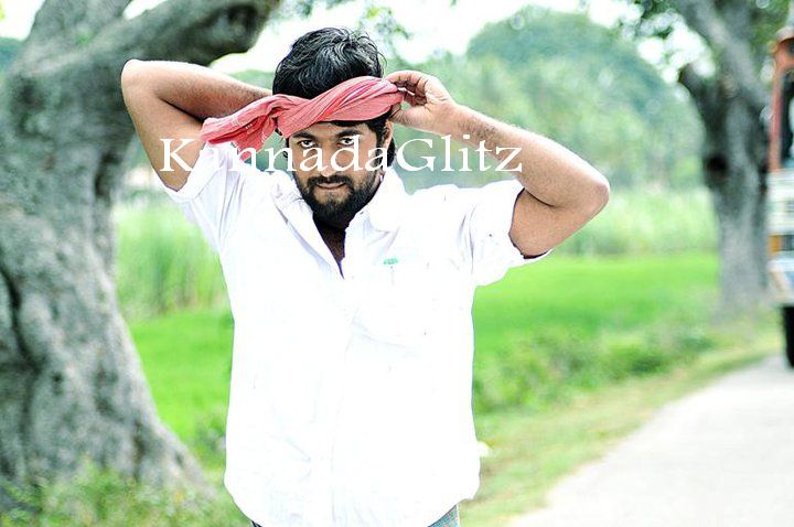 KANNADA GALLERY: Kirataka Kannada Movie Photo Gallery