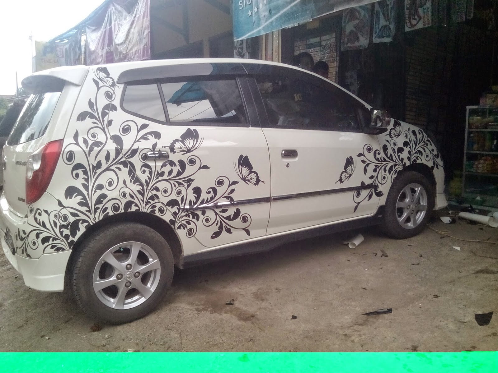 Toyota Agya (Motif Batik Bunga) - 4tu5 Sticker