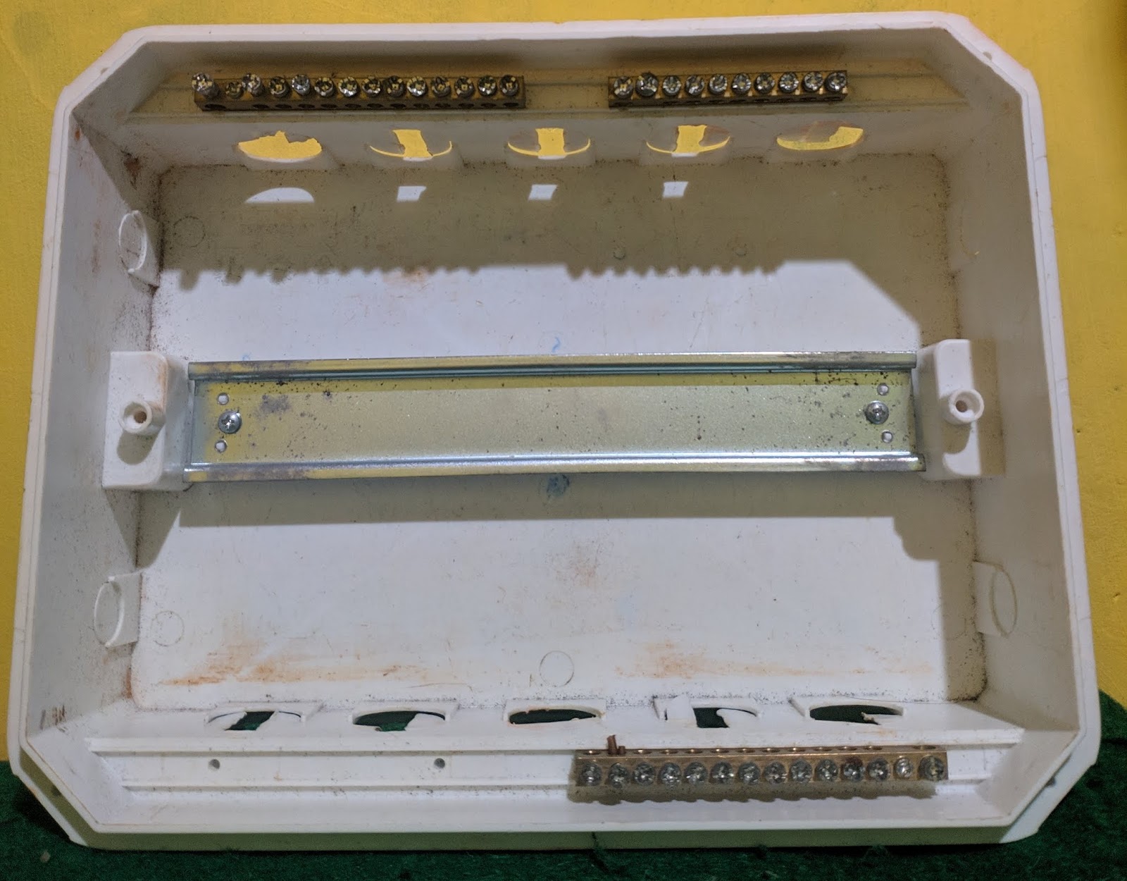 Pentingnya Box MCB untuk Mencegah Kebakaran Rumah