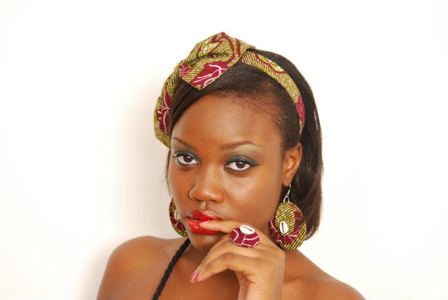 Nzuimanto: Dora Moukala: La touche originale