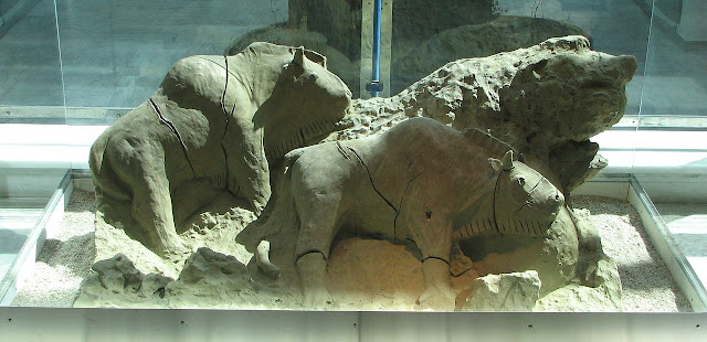 14000 years old bisons sculpture found in Le Tuc d'Audoubert cave ...