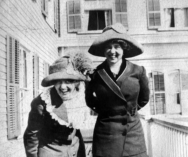 You Make Me Laugh! Here Is a Cool Snap Collection of People Laughing in ...