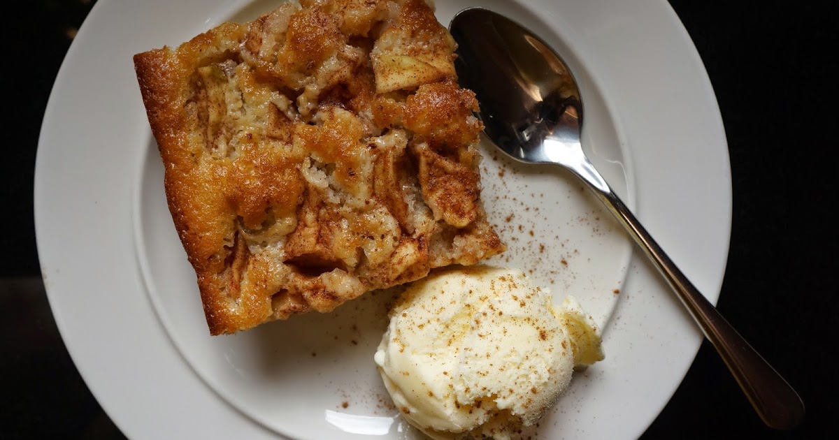 Really Easy, Soft and Moist Apple Sponge Cake