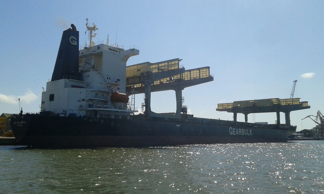 Santos Shiplovers: M/V Quetzal Arrow / C6YT4 - Carregando celulose