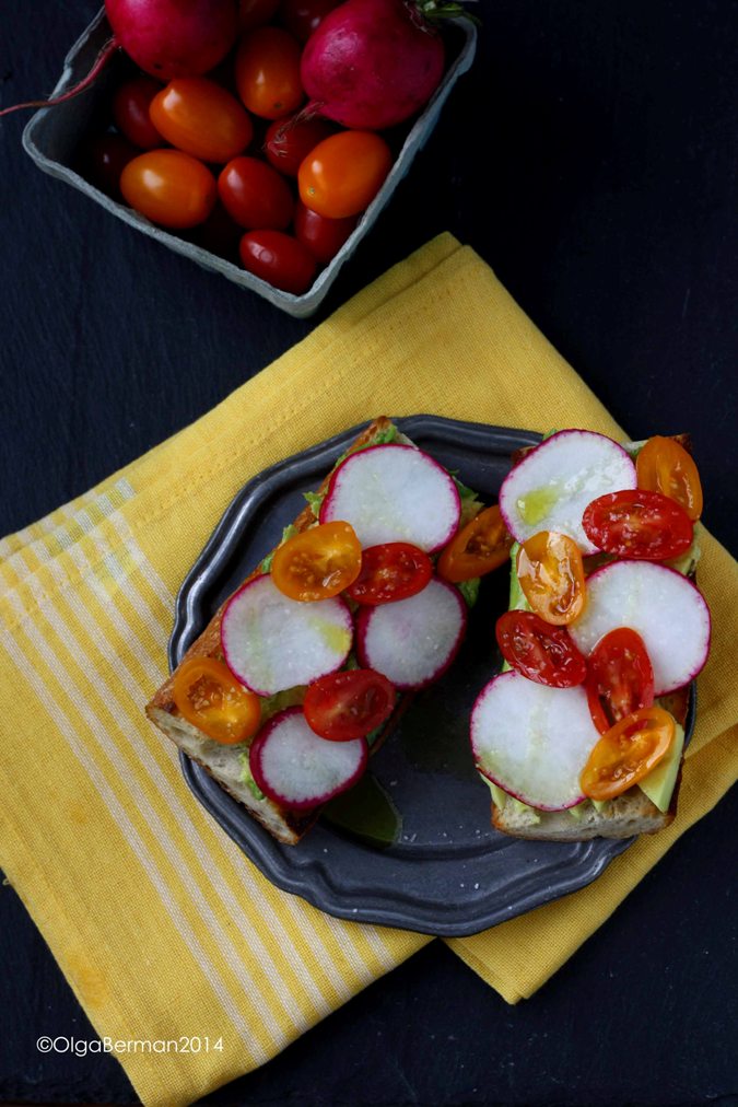 Mango & Tomato: Vegan Avocado, Radish & Tomato Crostini