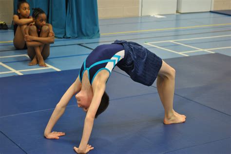 SG EDUCACIÓN FÍSICA - PHYSICAL EDUCATION: BASIC GYMNASTIC SKILLS