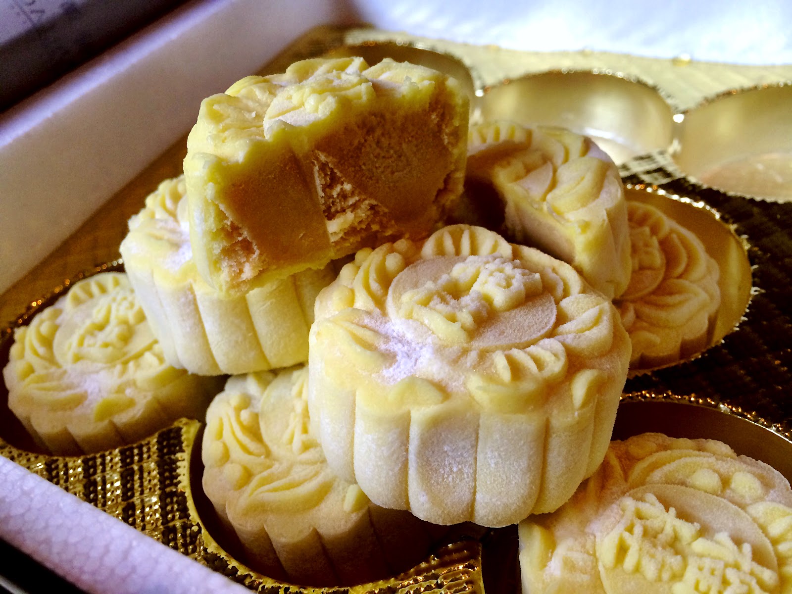 The Silver Chef: A Couple of Mooncakes to Savor This Season - Thai ...