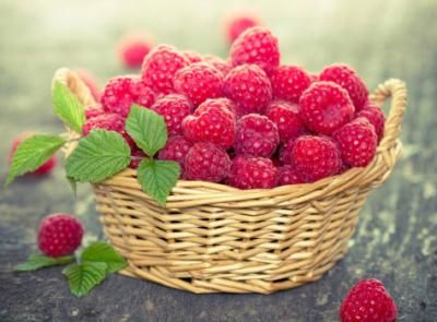 Eye For Design: Decorating With The Color Raspberry