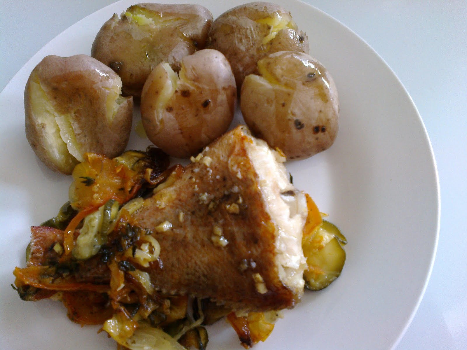 Guloso qb: Red fish assado no microondas com batata a murro