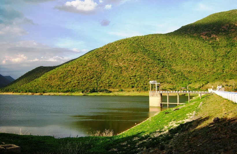 Tamilnadu Tourism: Anaimaduvu Reservoir, Belur, Salem