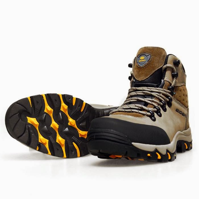 TIPS MEMILIH SEPATU GUNUNG / TREKKING