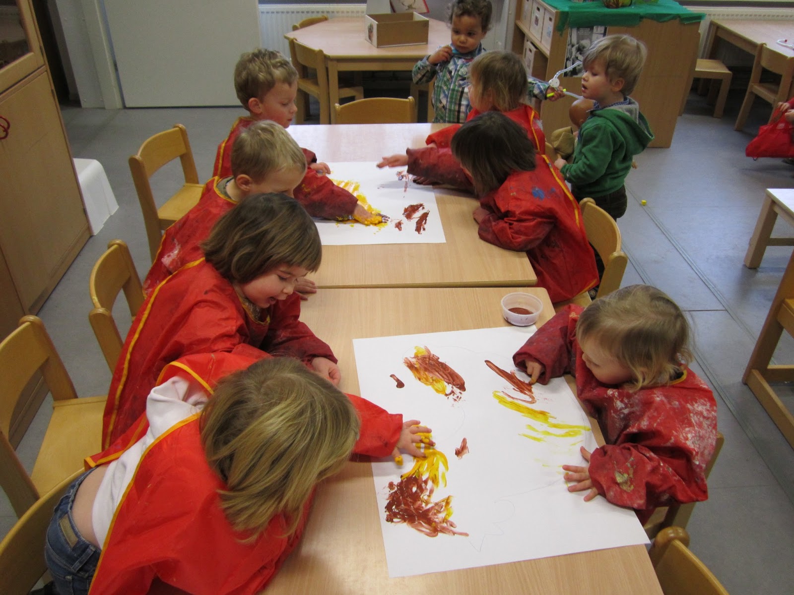 De Nellie-klas: Lekker kliederen met de handjes in de verf (don't try ...