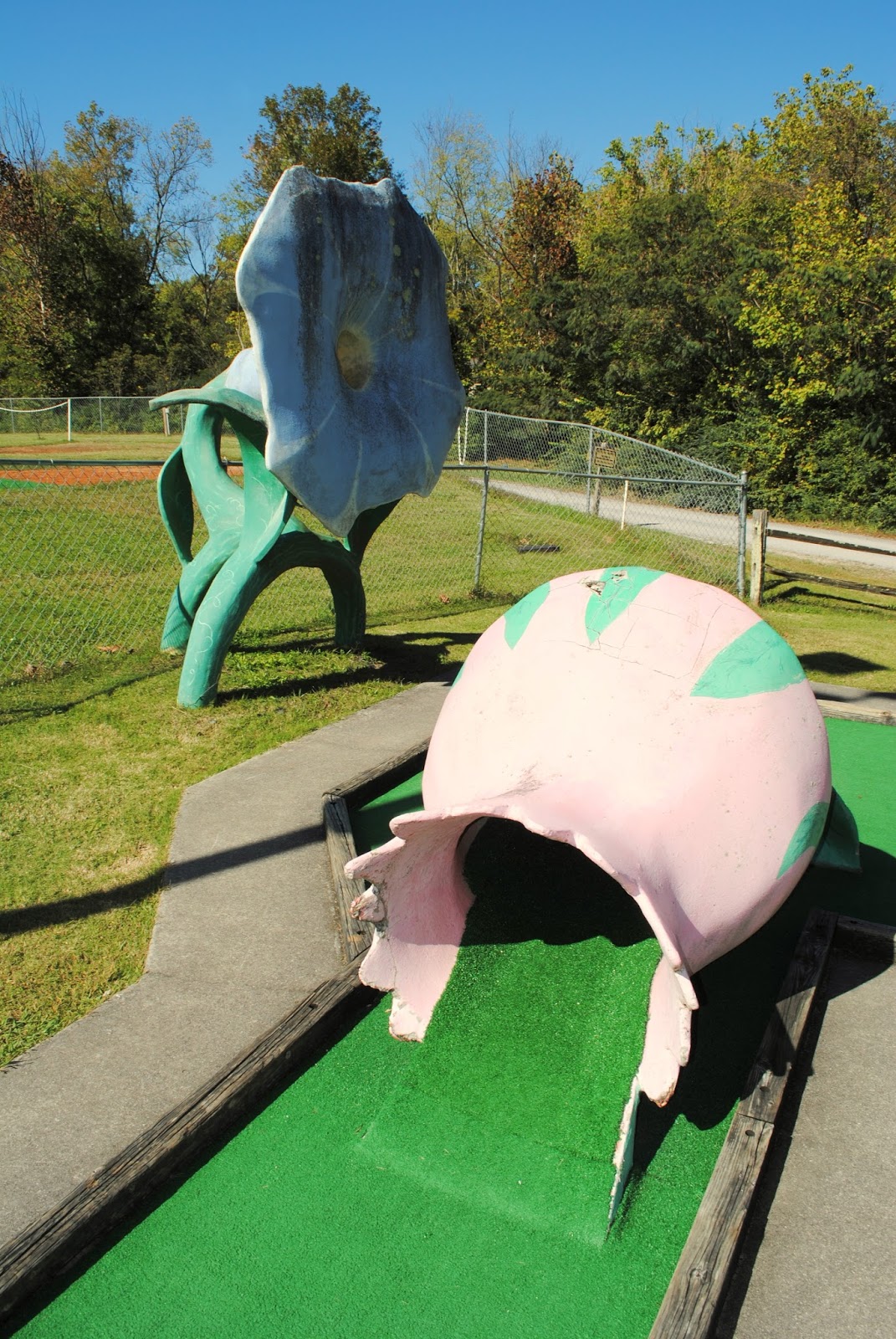 The Carpetbagger: Sir Goony's Mini-Golf