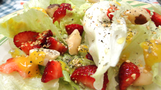 Hoje é dia de... nutrir: Salada funcional com morangos