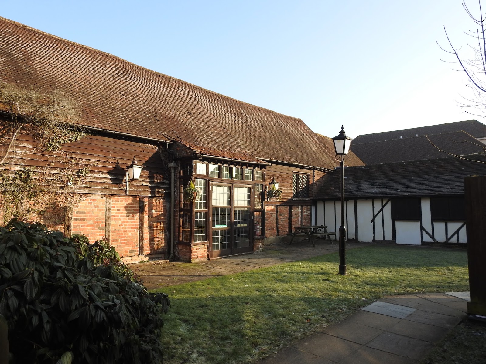 Crawley Old Town: SEVEN PICTURES: Barn at Gatwick Manor