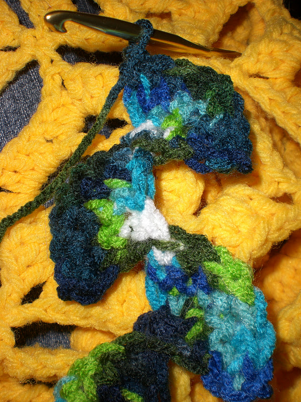 Tangles & Twists: Laurels Mini Scarf