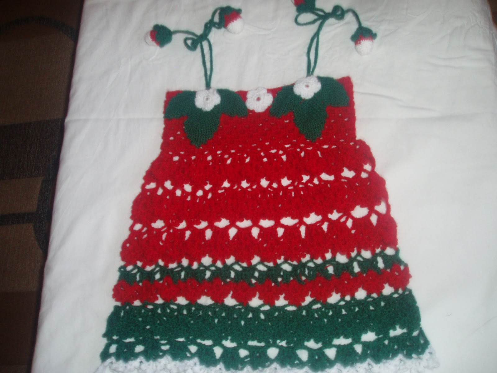 Haine crosetate: Rochita fetite "capsunica"