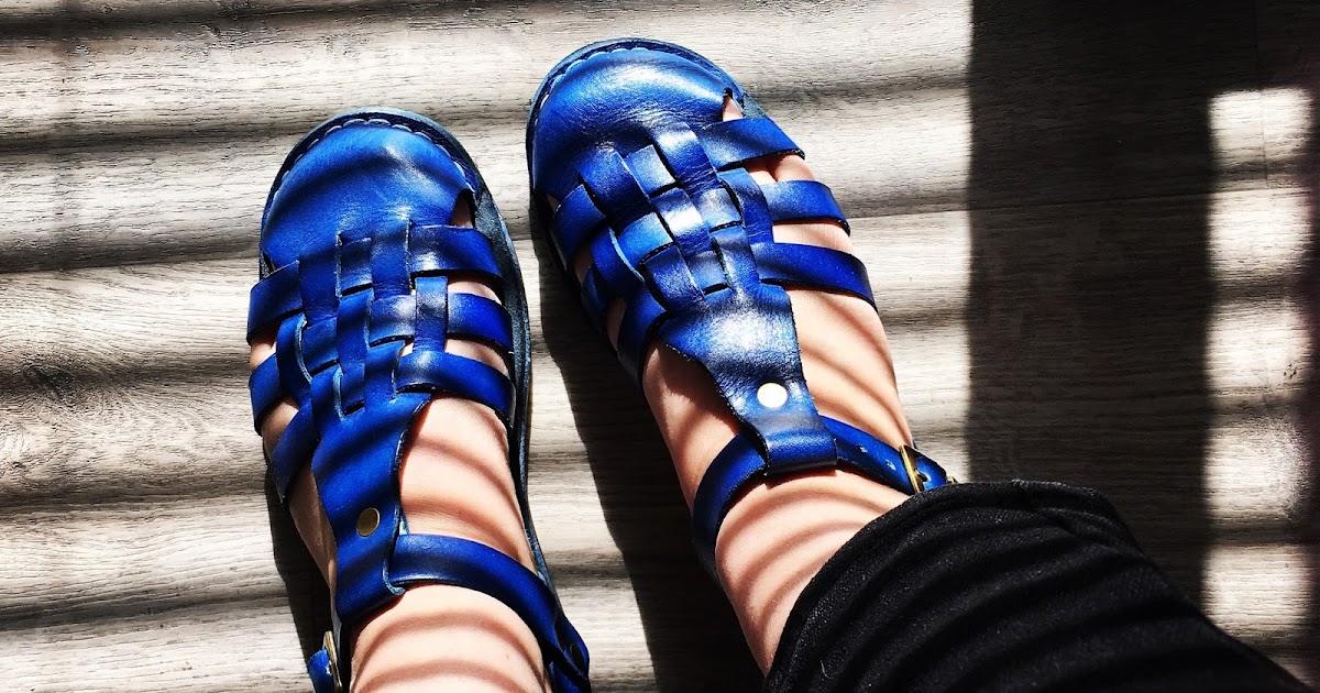 tjou-tjou: hello, my name is henriëtte and i am a shoe addict