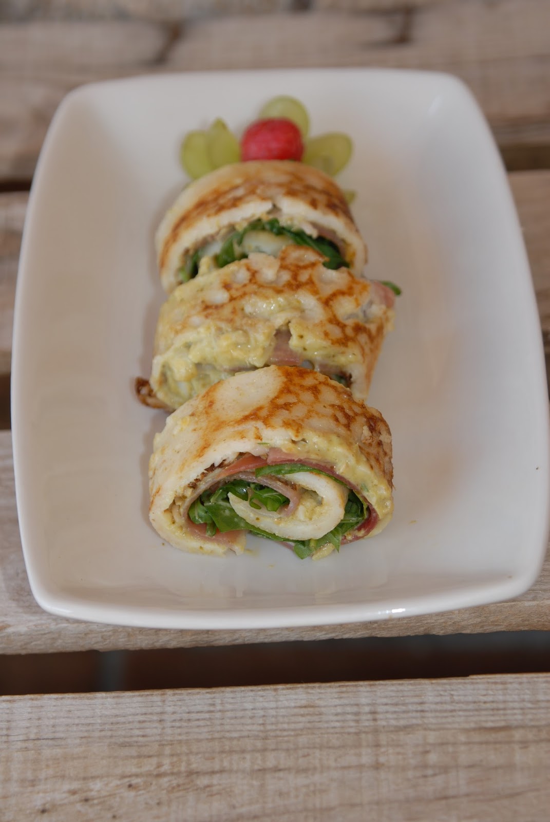 Bakemester Snipp: Tapas:Pannekaker med pestorøre og serrano skinke