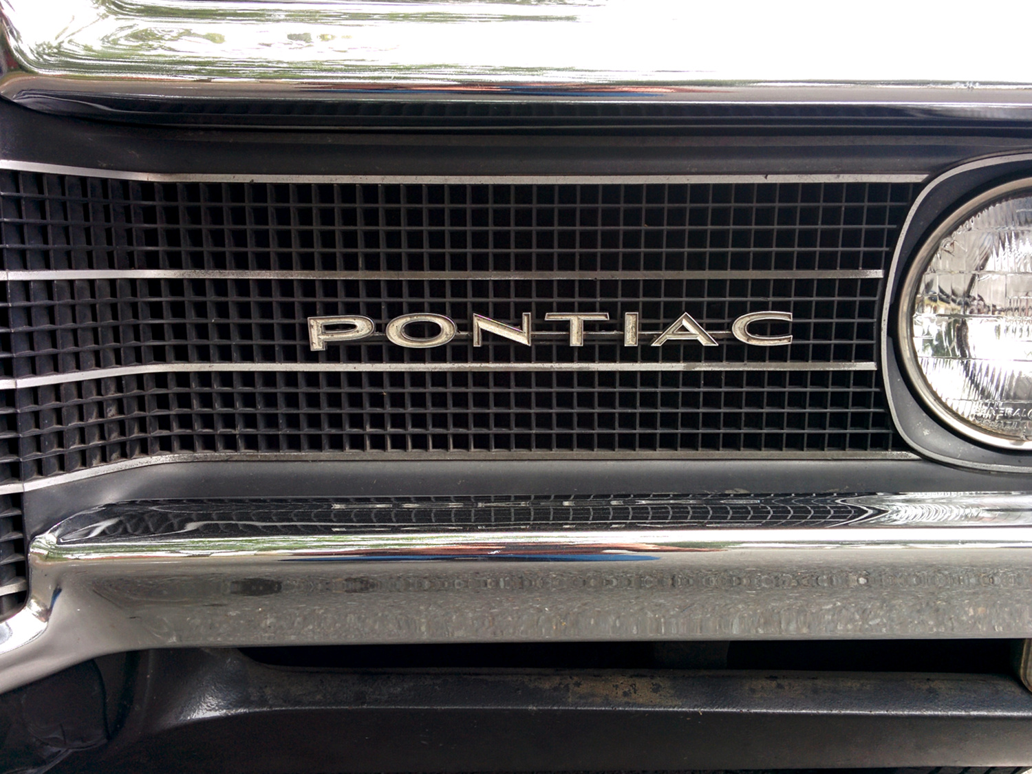 Old Parked Cars Vancouver: 1969 Ponitac Strato Chief 2 door