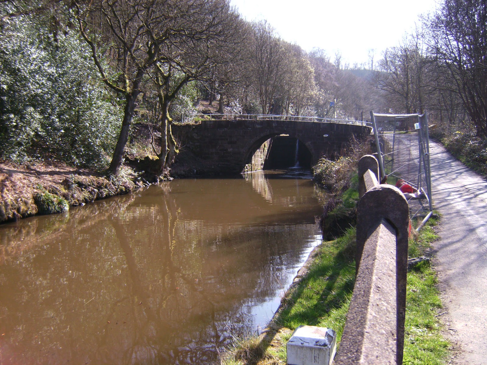 Martys` walks: Hebden Bridge to Stoodley Pike - 5 miles. Winja Walk.