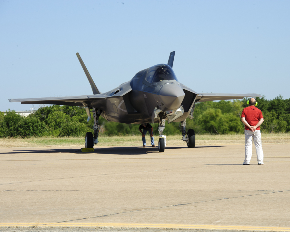 United Kingdom Accepts First International F-35B Lightning II STOVL ...