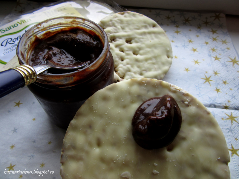 Bucataria Elenei: Pasta (crema) de carob (roscove)