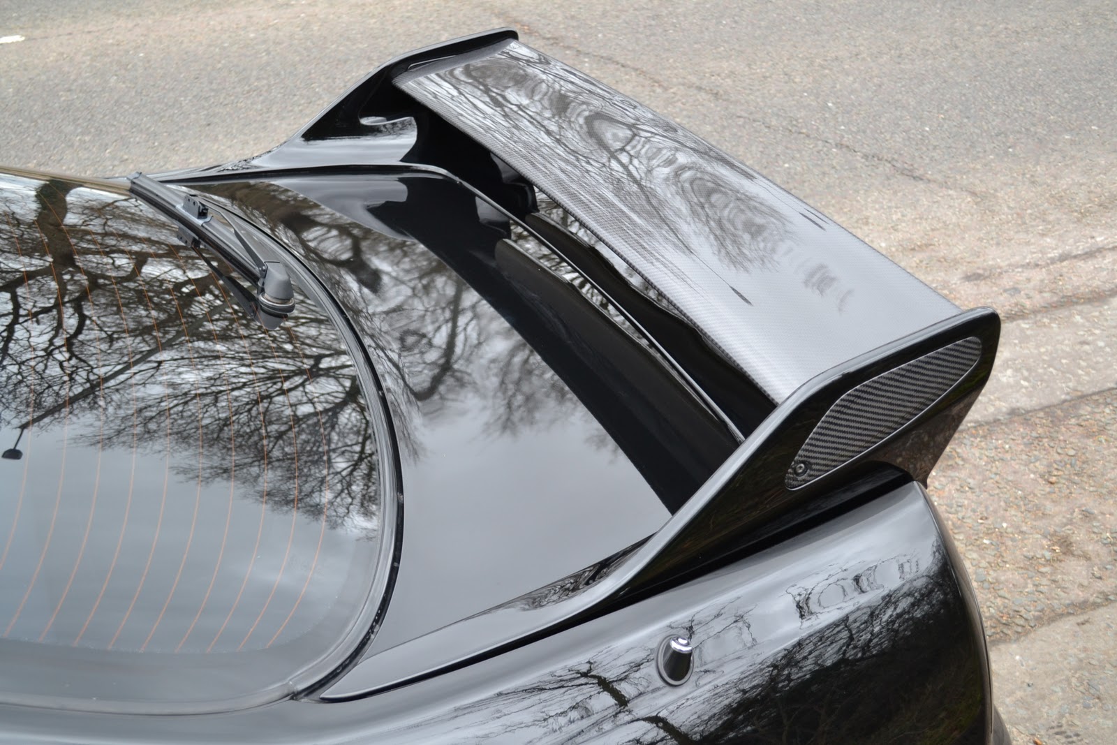 Adventures in Motoring: Skyline Carbon Fibre spoiler blade and end caps