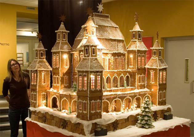 Simply Creative: Amazing Gingerbread House