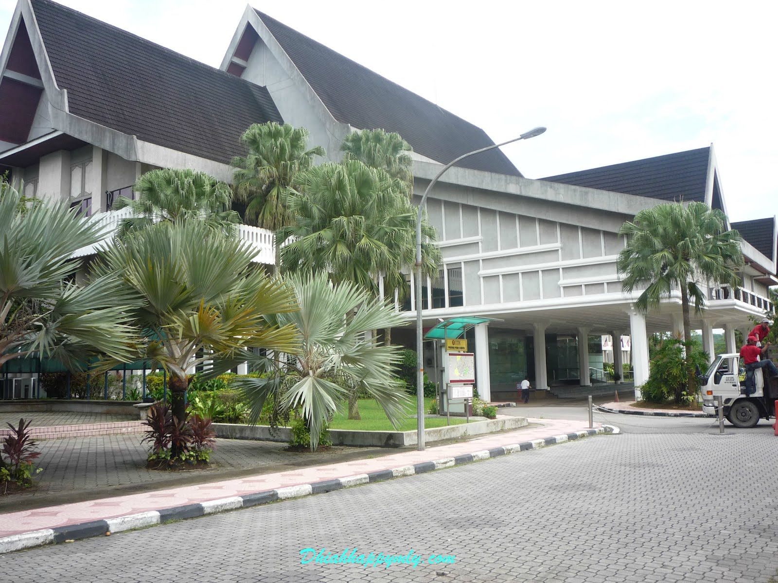 dhiah ss501: MASJID SULTAN ISMAIL,DEWAN SULTAN ISKANDAR, UTM,UNIVERSITI ...